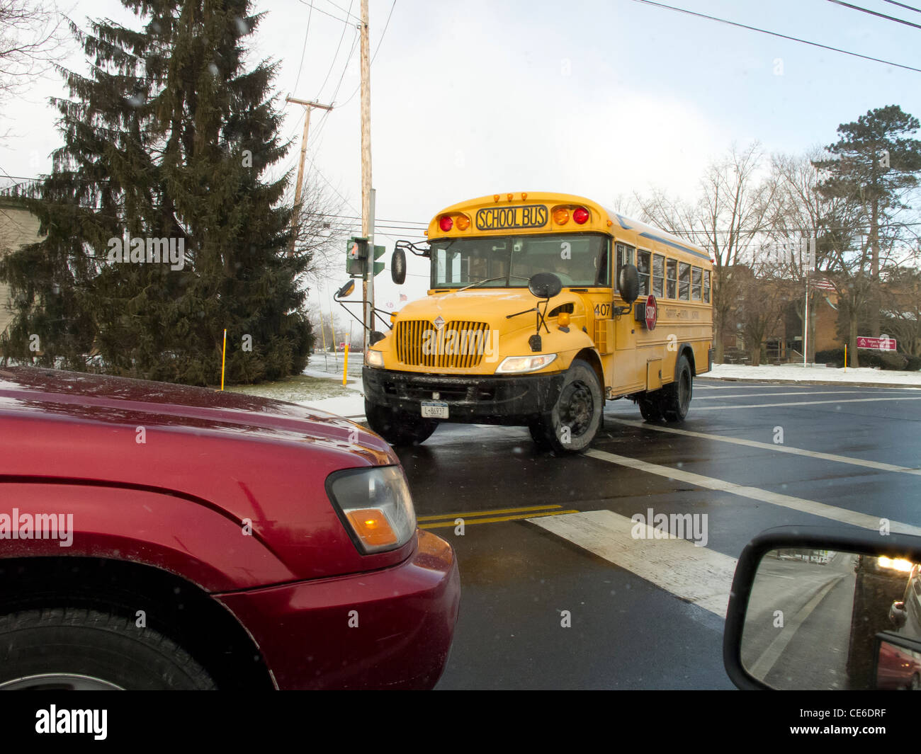 School bus in traffic Stock Photo - Alamy