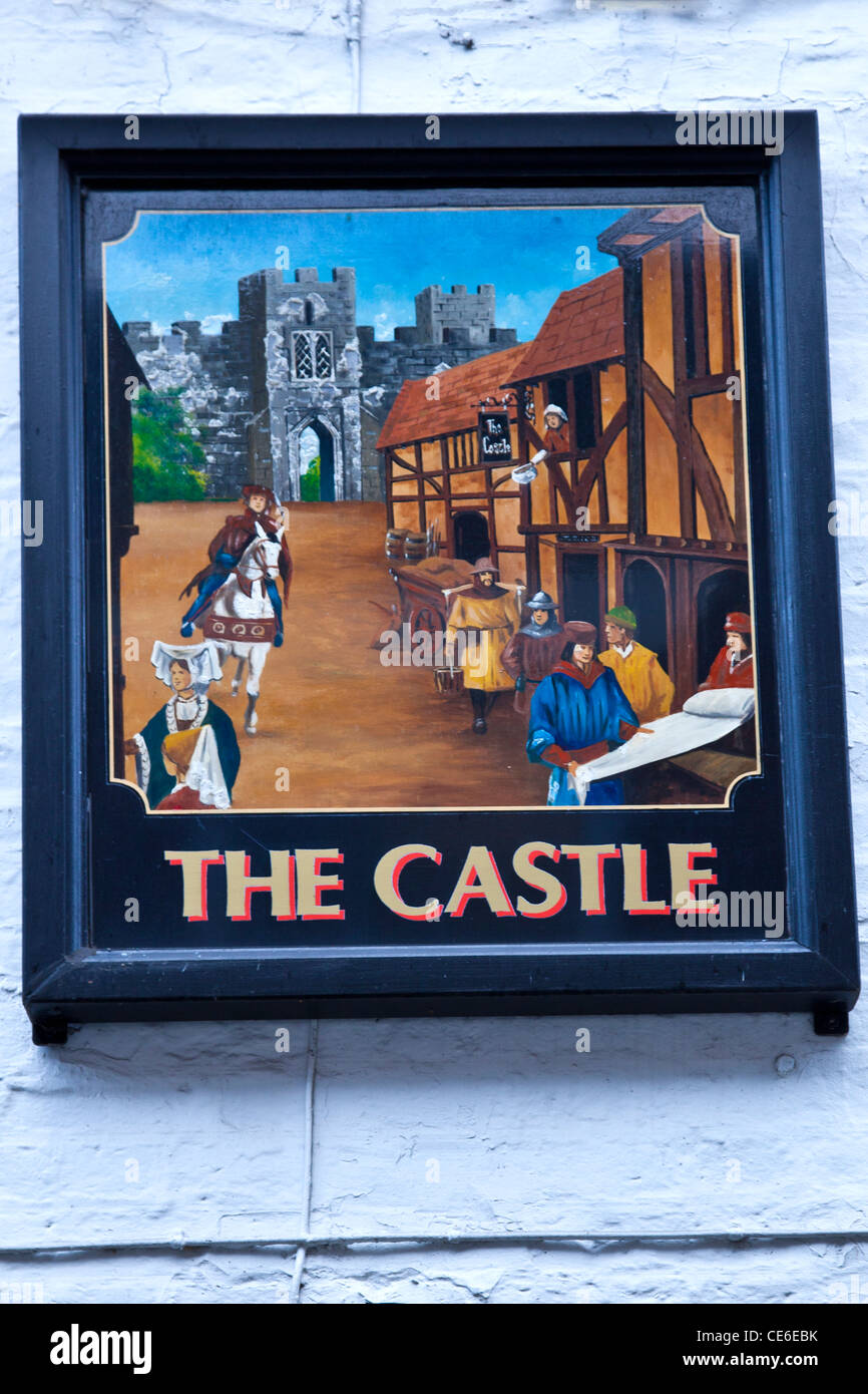 The Castle Pub Sign Stock Photos & The Castle Pub Sign Stock Images - Alamy