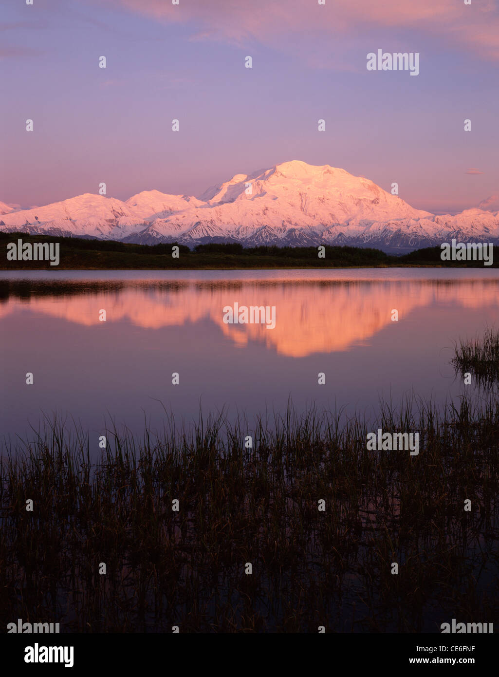 Tundra alaska reflection sky hi-res stock photography and images - Alamy