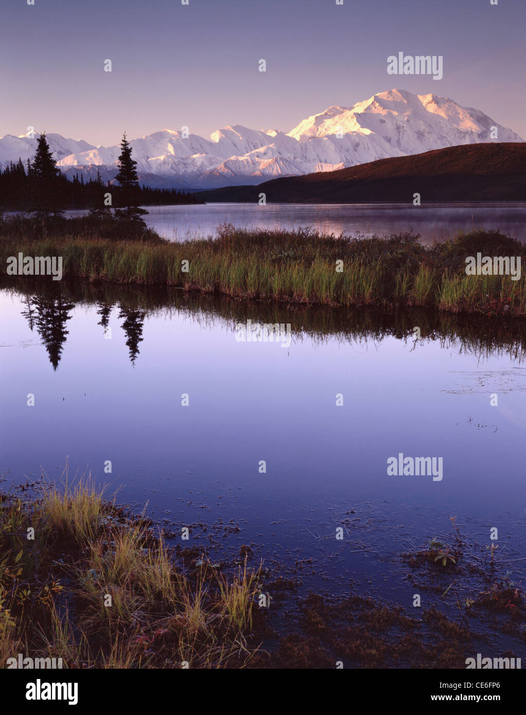 Wonder lake tour hi-res stock photography and images - Alamy