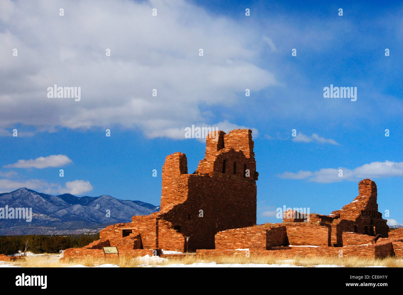 Pueblo new mexico hi-res stock photography and images - Alamy