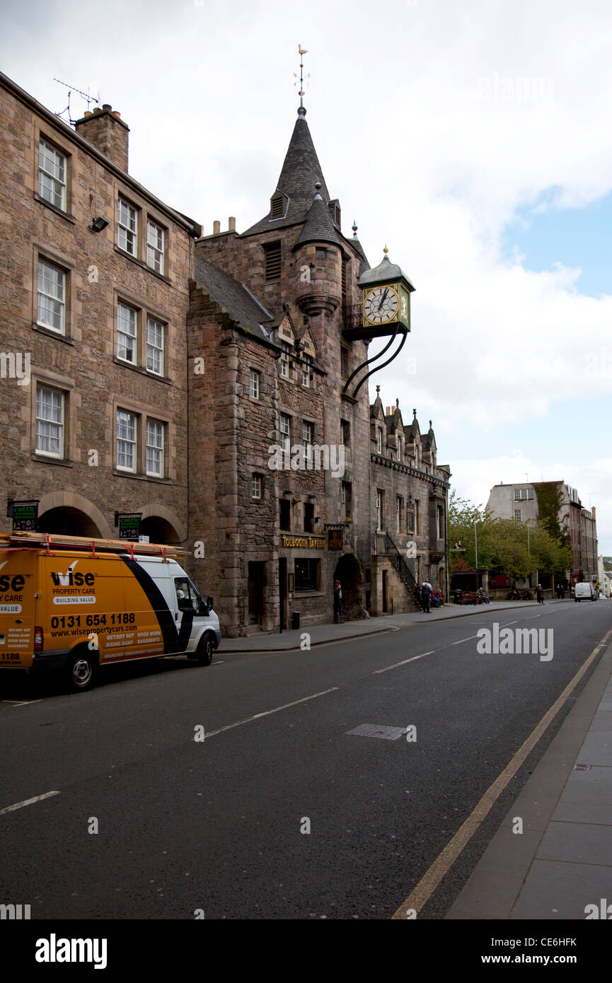 Clock royal mile edinburgh hi-res stock photography and images - Alamy