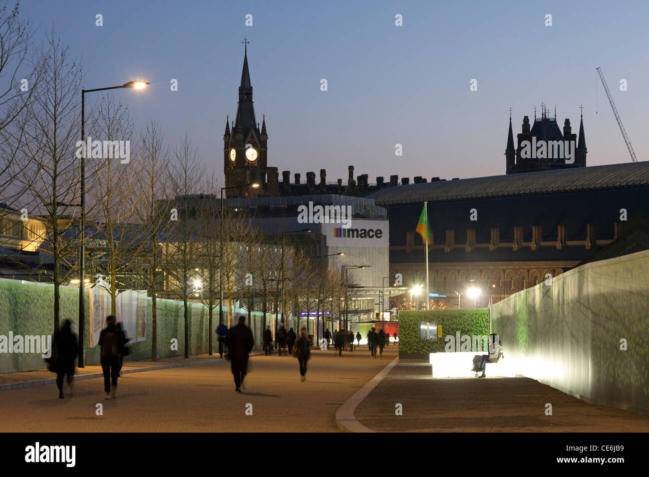 Kings cross central pedestrian path hi-res stock photography and images ...