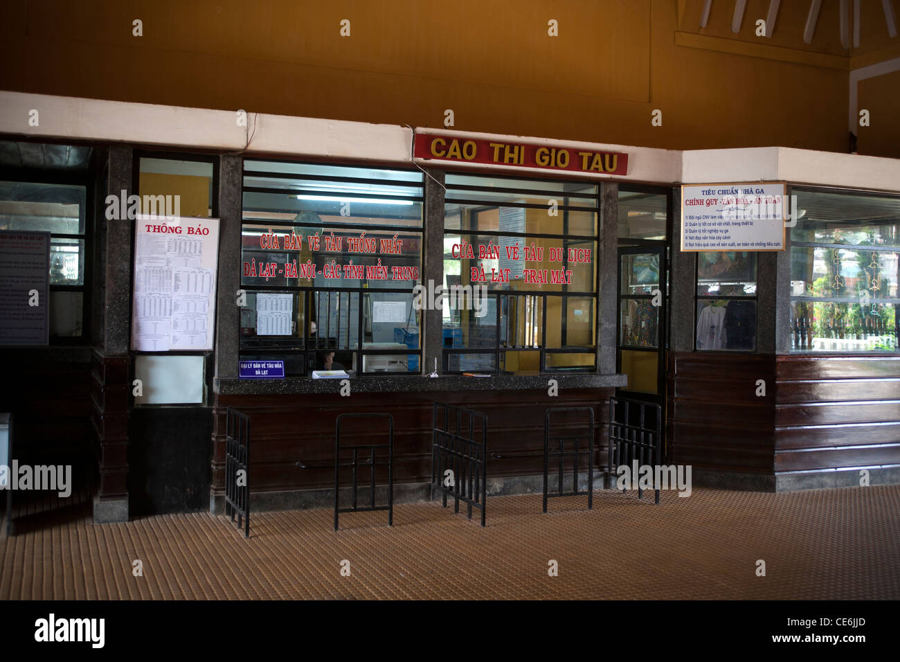 Train ticket office hi-res stock photography and images - Alamy