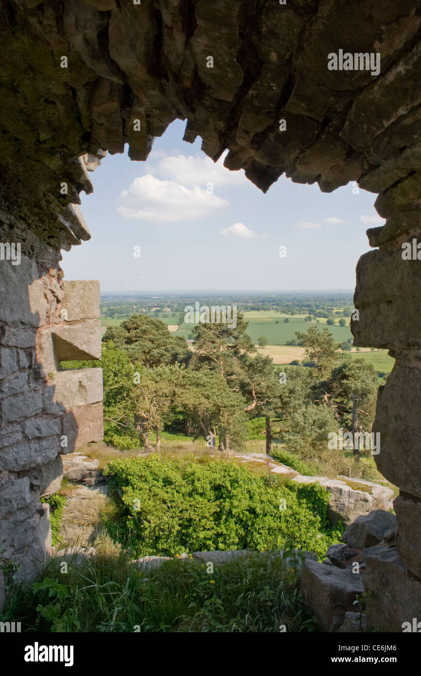 Summertime view ruins castle hi-res stock photography and images - Alamy