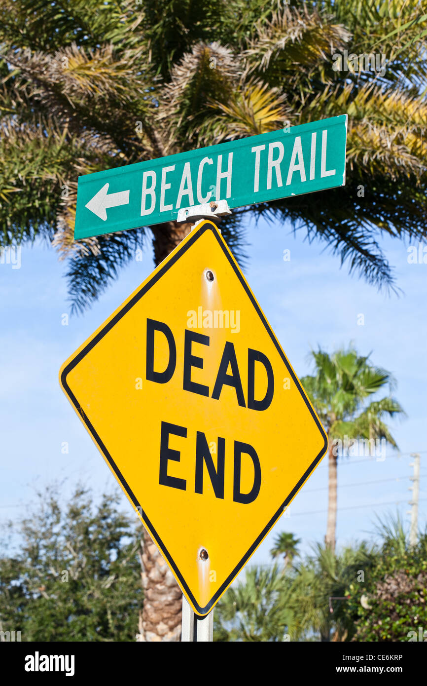 Beach Trail Street Sign with Dead End Sign Stock Photo - Alamy