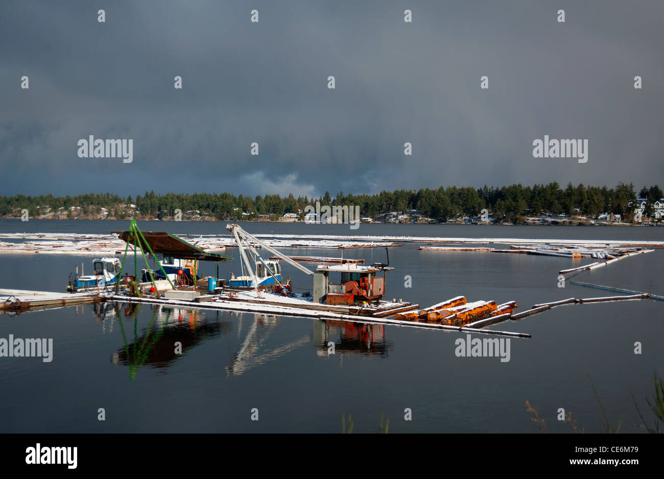 The worlds largest floating crane hi-res stock photography and images ...