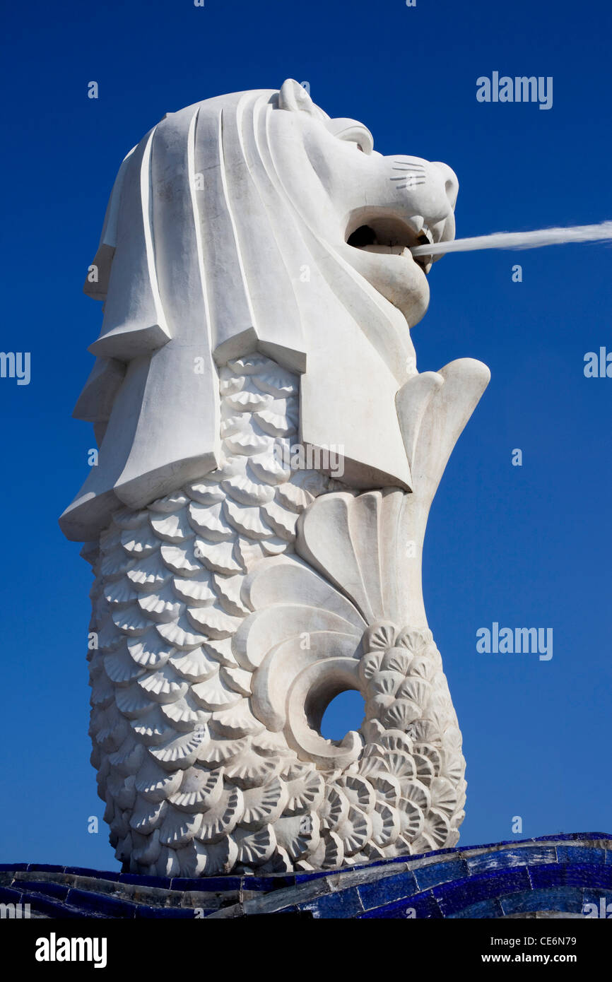 Side view of merlion hi-res stock photography and images - Alamy