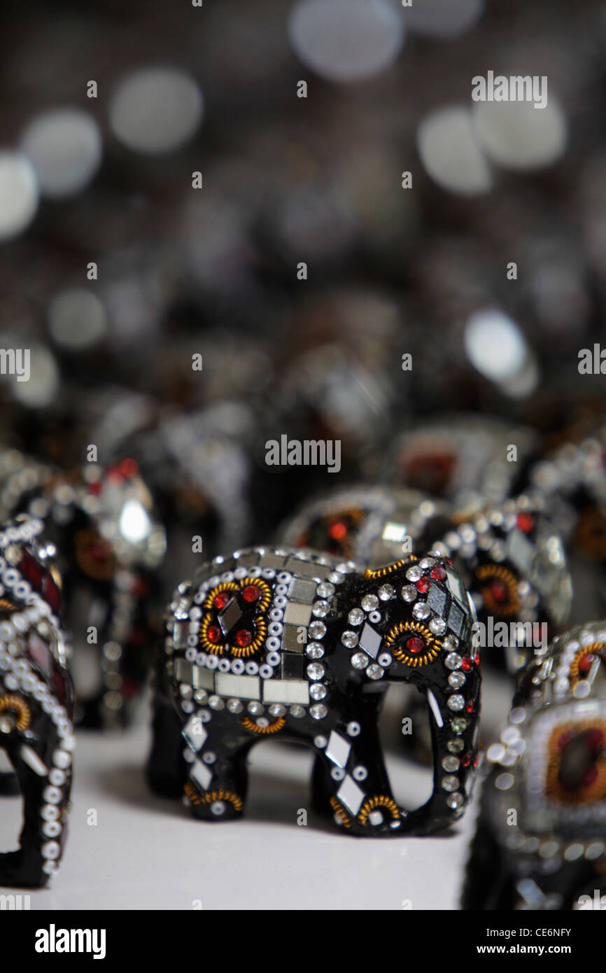 Elephant with mirror hi-res stock photography and images - Alamy