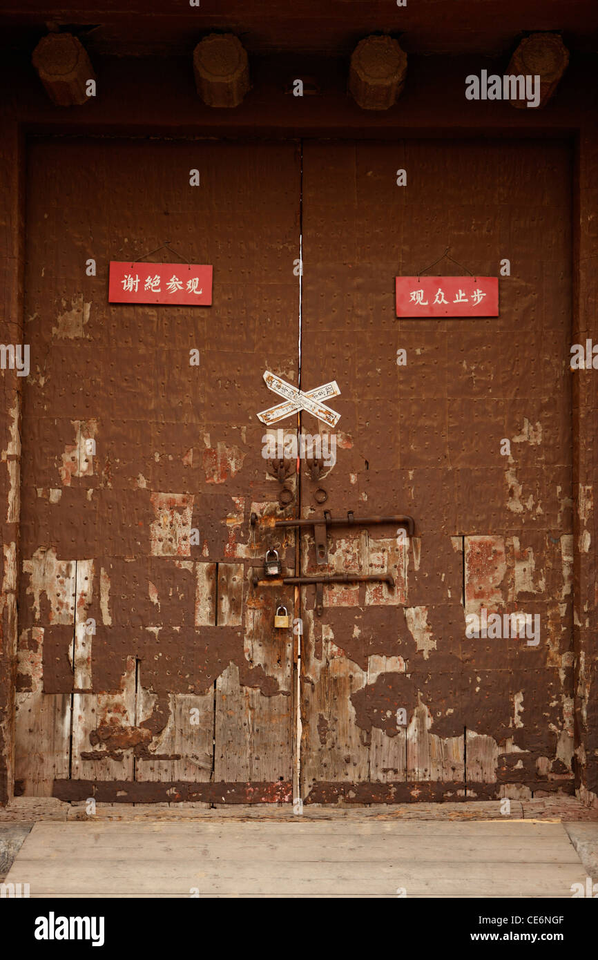 Locked door with Chinese signs Stock Photo - Alamy