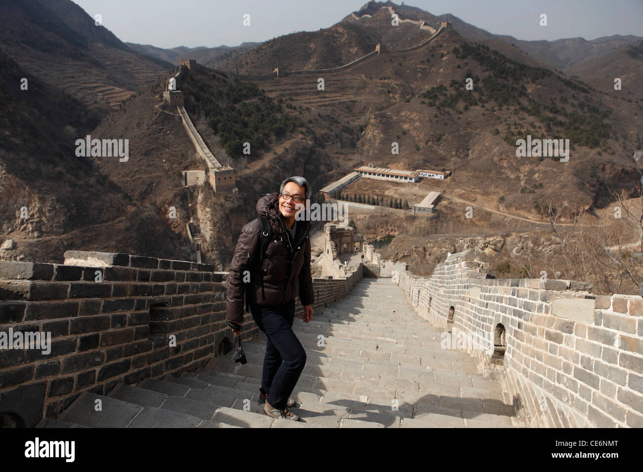 Chinese man standing on The Great Wall of China Stock Photo - Alamy