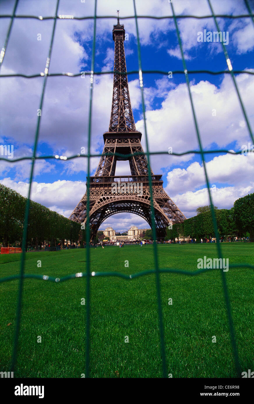 Wrought iron lattice eiffel tower hi-res stock photography and images ...