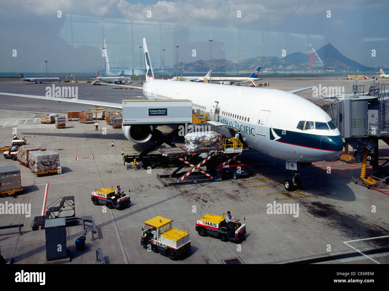 Loading planes hi-res stock photography and images - Alamy