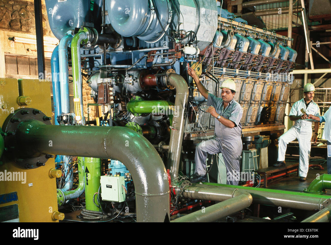 HMA 85868 : diesel engine manufacturing modern factory india Stock ...