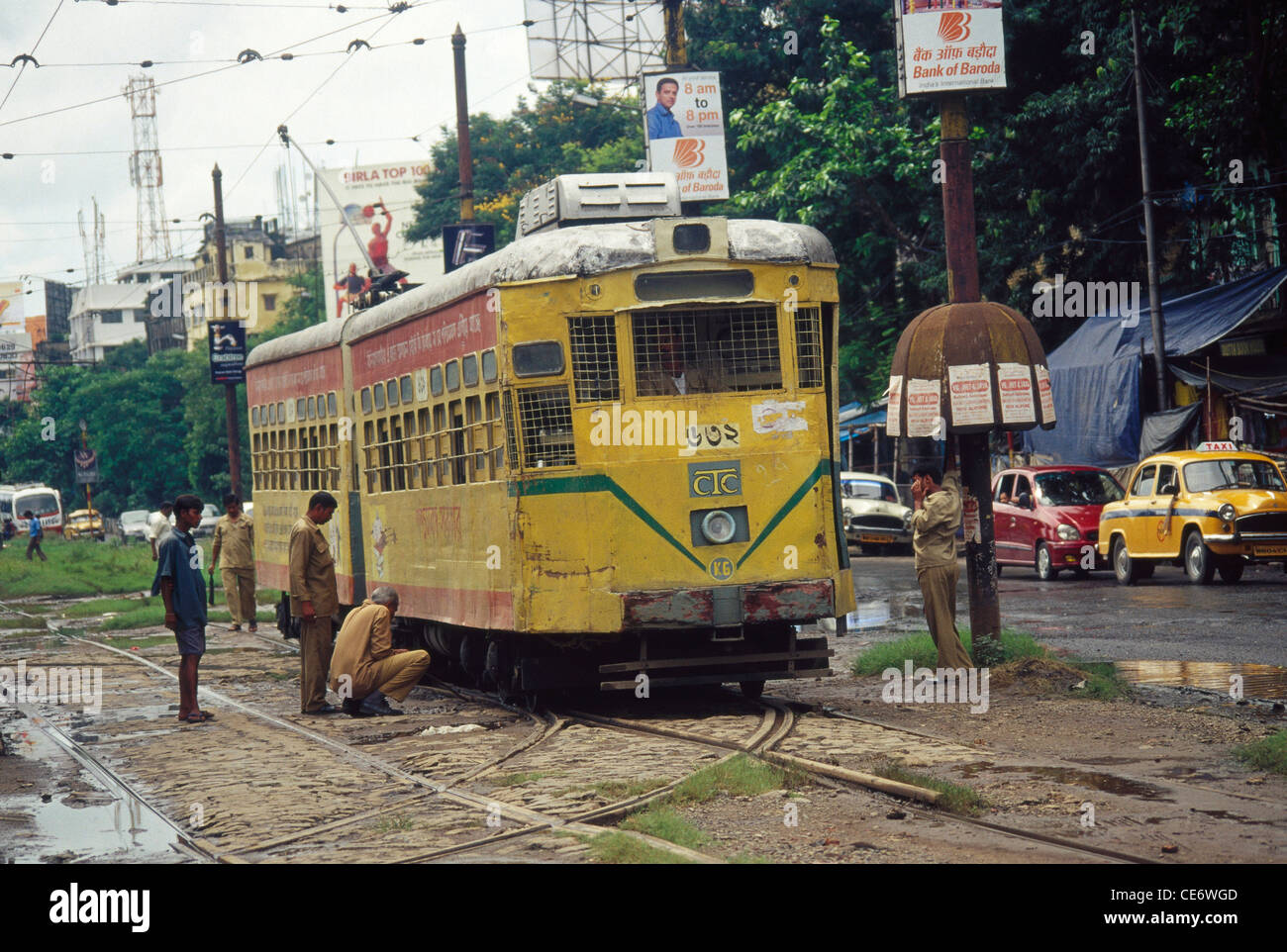 People calcutta traffic tram hi-res stock photography and images - Alamy