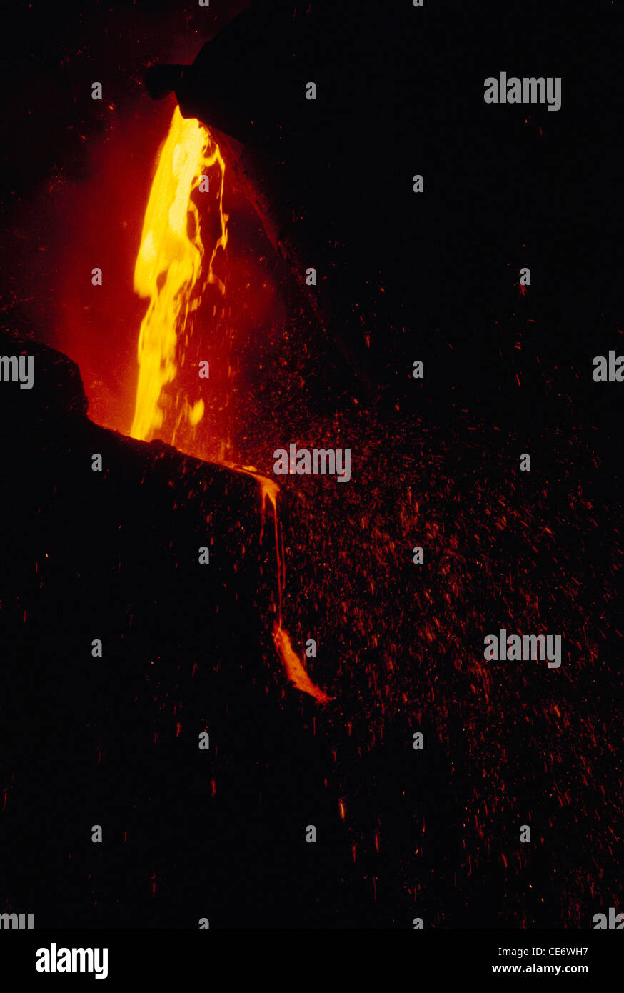 Pouring liquid iron hi-res stock photography and images - Alamy