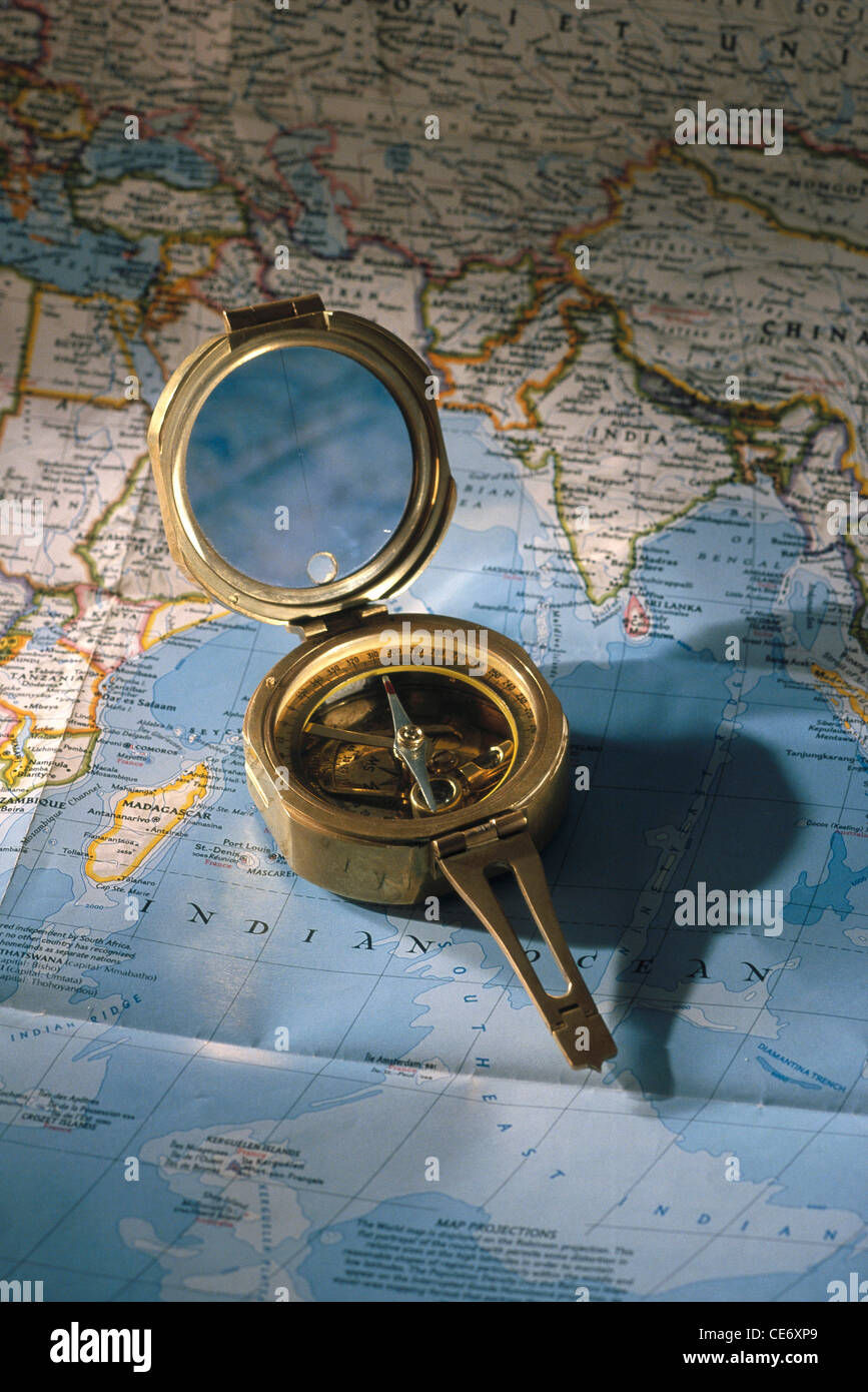 AAD 85517 : shipping compass on map of indian ocean Stock Photo - Alamy