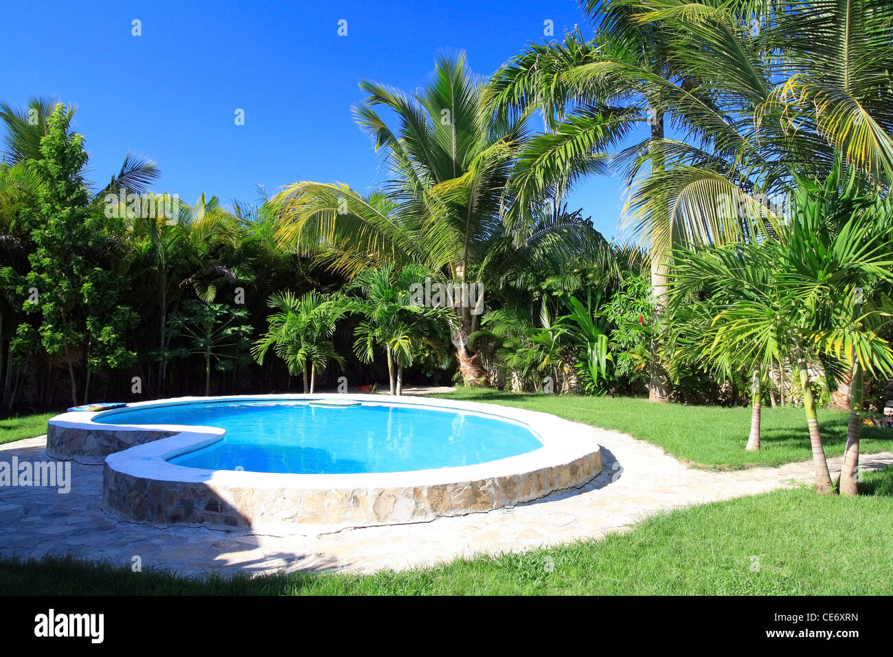 Luxury mansion villa private swimming hi-res stock photography and ...