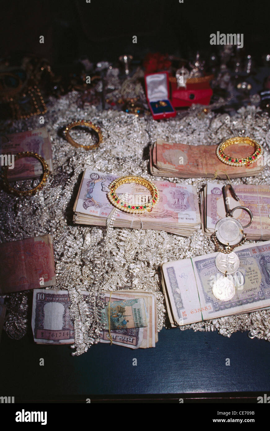 money notes rupees Indian currency jewellery silver gold corruption ...
