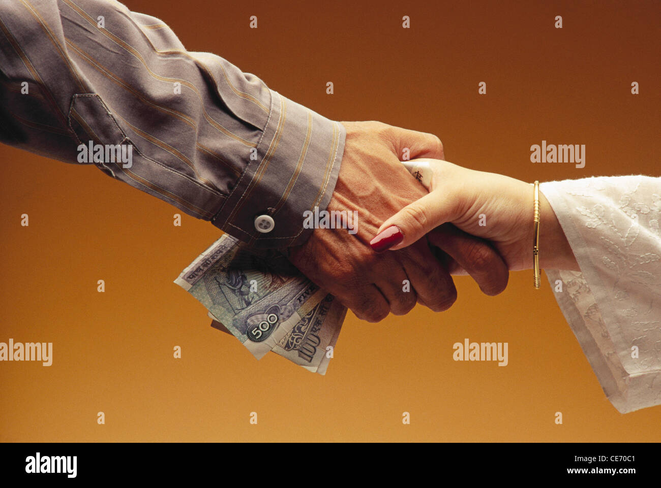 Hand shake with currency hi-res stock photography and images - Alamy