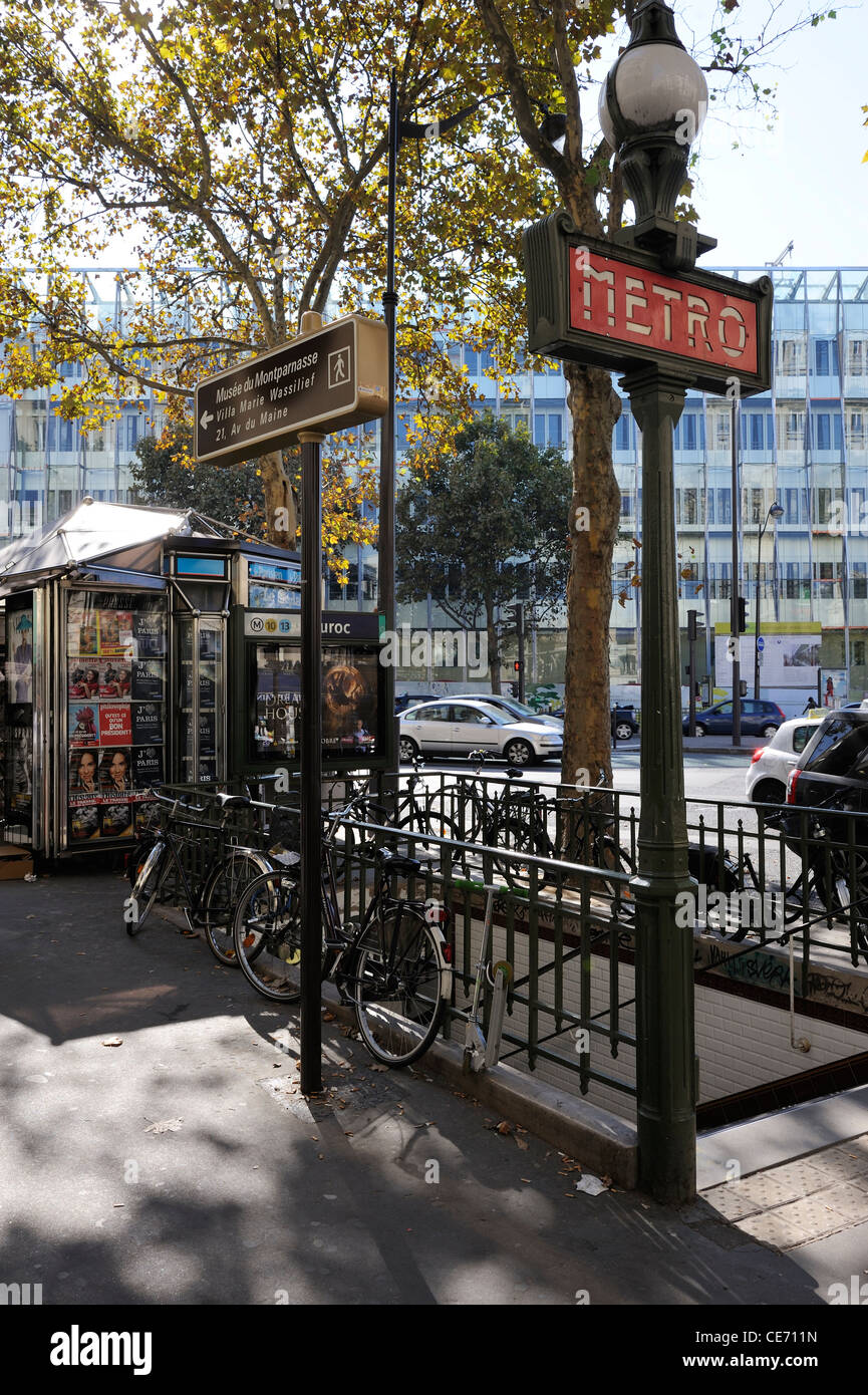 Stock photo of of the iconic Parisian Metro sign Stock Photo - Alamy