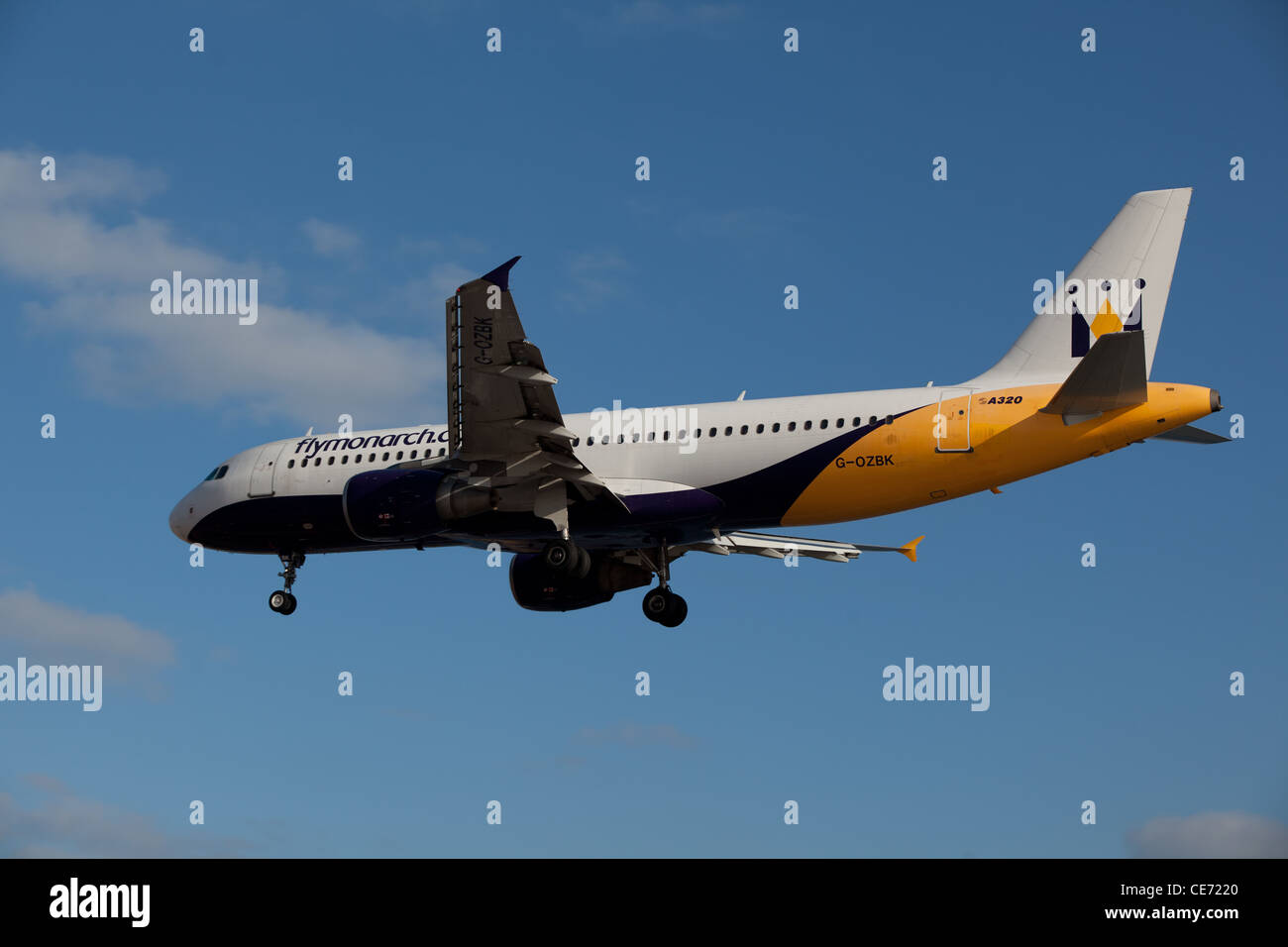Airbus a320 nose landing gear hi-res stock photography and images - Alamy