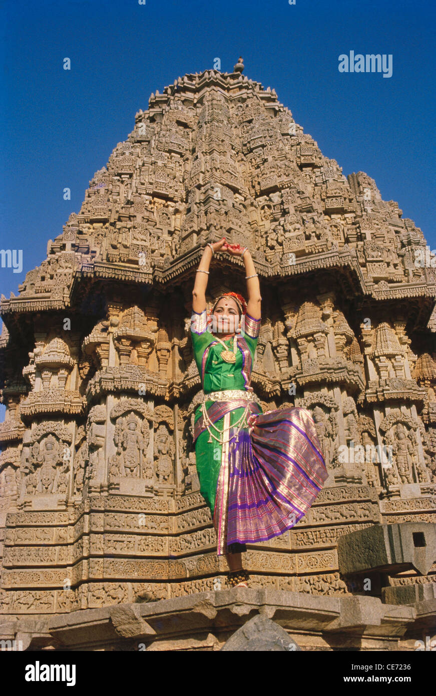 HSA 84211 : Kuchipudi ; woman dancing classical dance of India temple ...