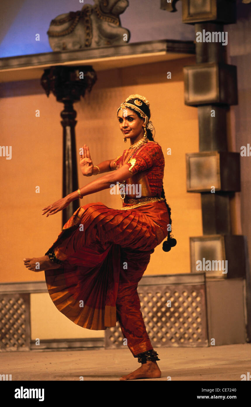 Young bharatnatyam dancer hi-res stock photography and images - Alamy