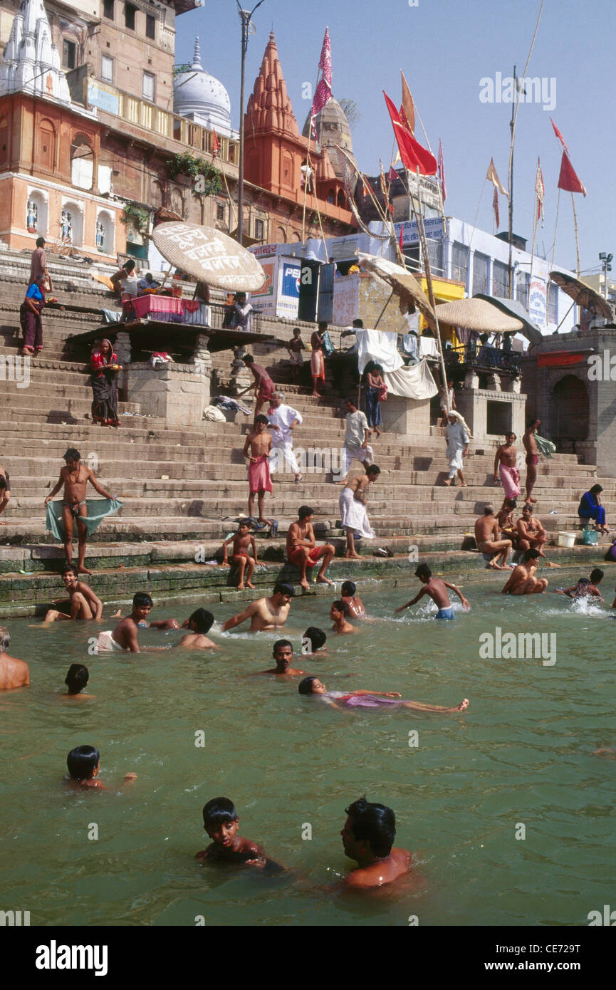 SOA 81794 : people bathing in ghats of banaras ; varanasi ; Uttar ...