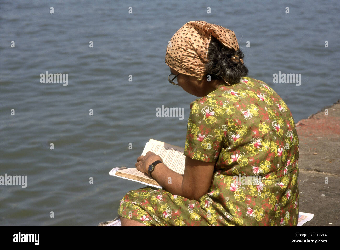 parsi Zoroastrian woman praying to sea parsi gate ; marine drive on ...