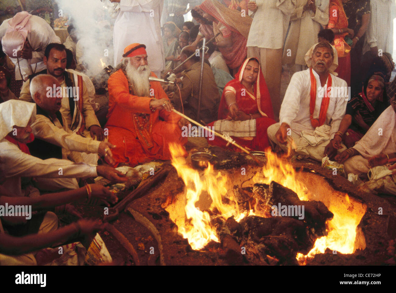Indian Woman Praying Fire Stock Photos & Indian Woman Praying Fire ...