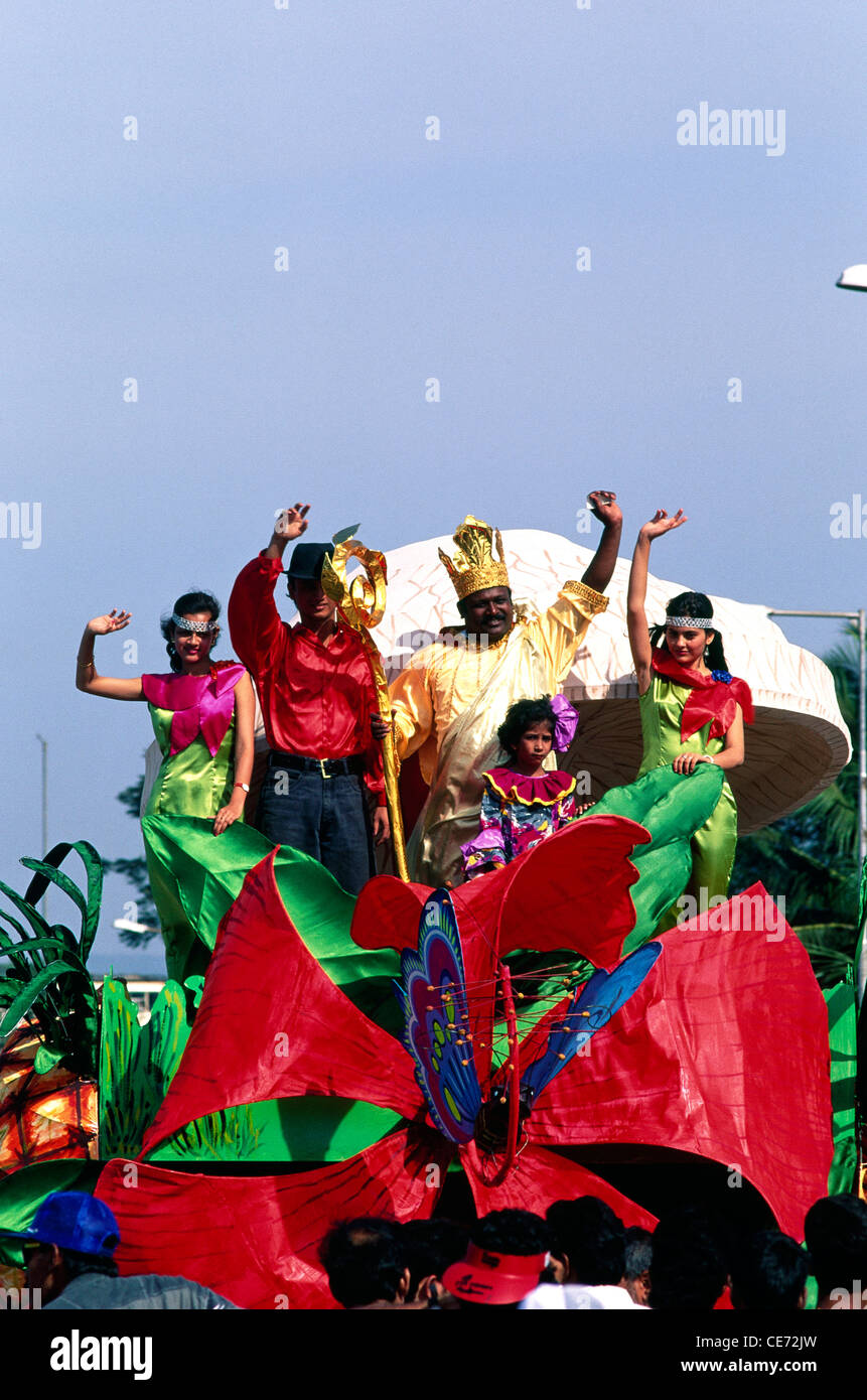 King Momo float parade ; Carnival festival ; Carnaval ; Intruz ...