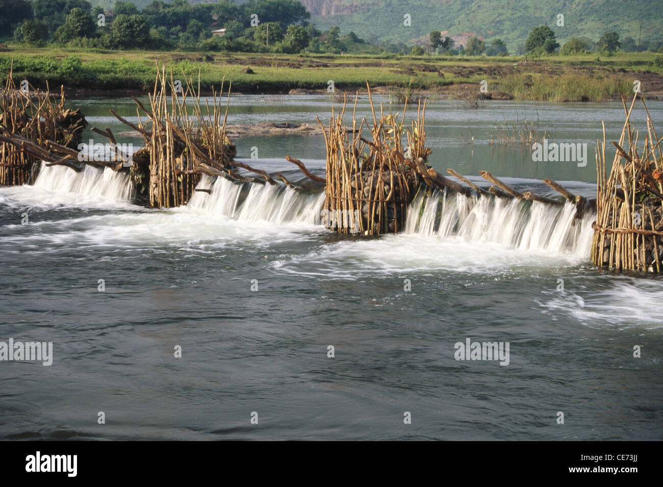 Bamboo poles india hi-res stock photography and images - Alamy