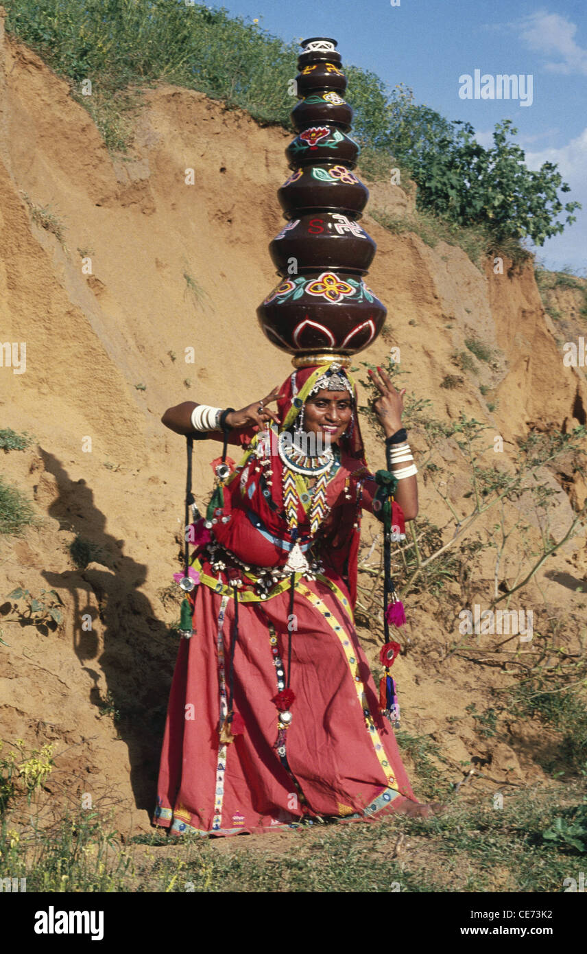 Gulabo kalbeliya dancer balancing seven pots rajasthan india Stock ...