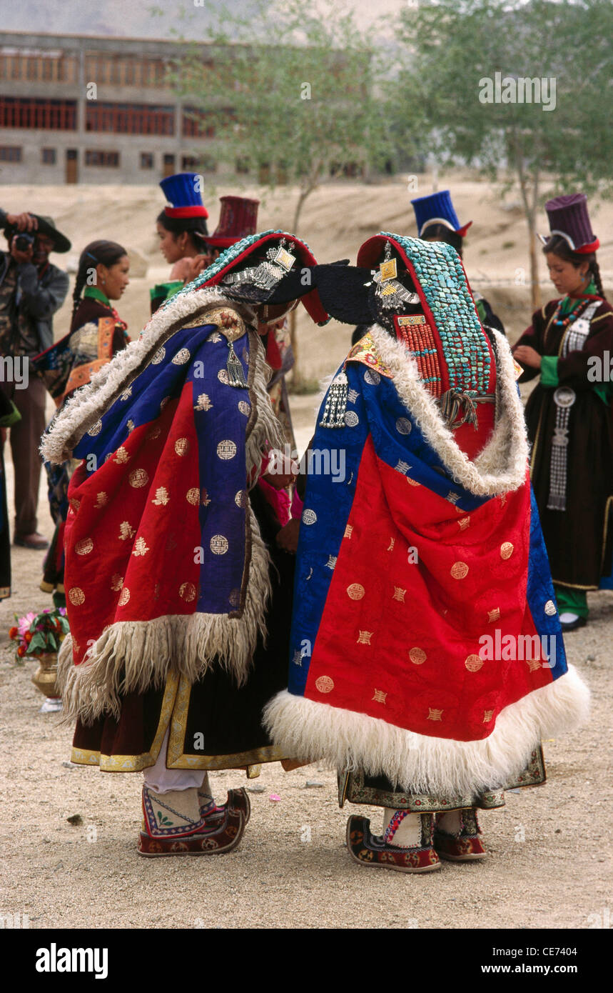 SSK 82734 : ladakhi women in local dress for ladakh festival dance leh ...