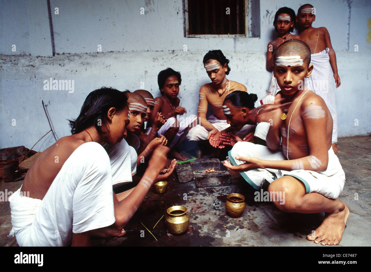 Brahmin rituals hi-res stock photography and images - Alamy