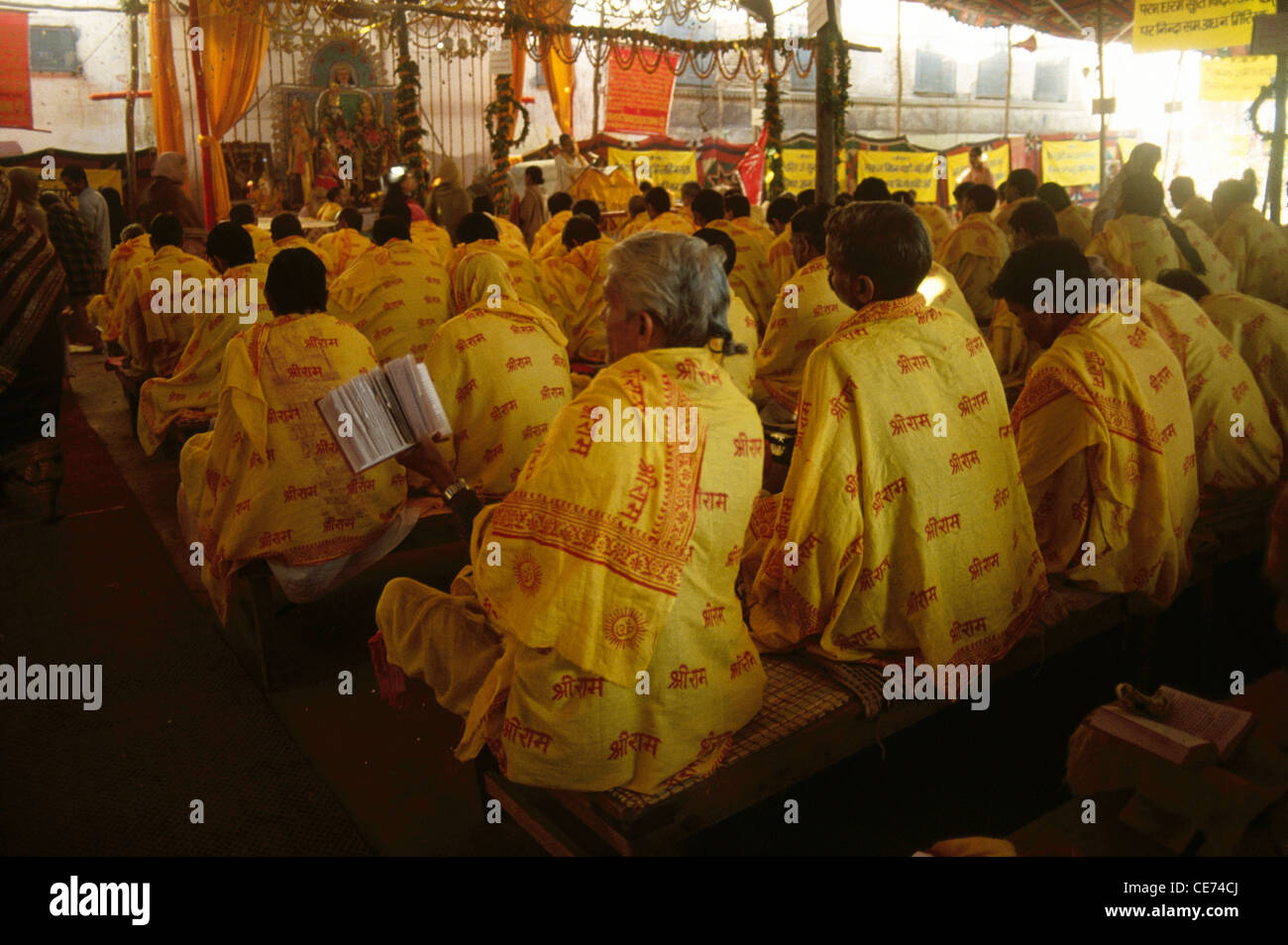 RSC 82884 : indian hindu priests chanting holy book scriptures india ...