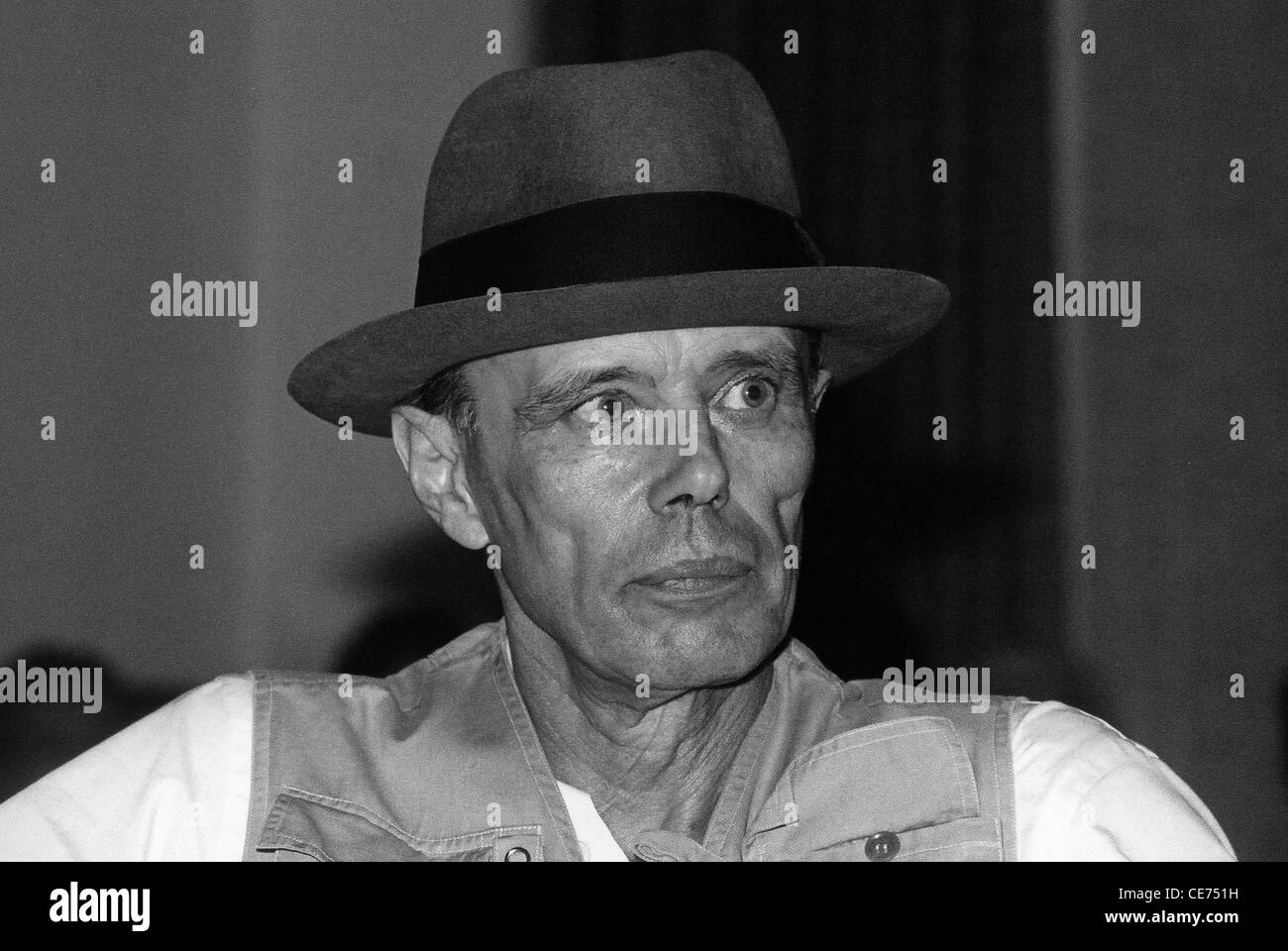 Joseph Beuys - 12.05.1921 - 23.01.1986: Sculptor and installation ...
