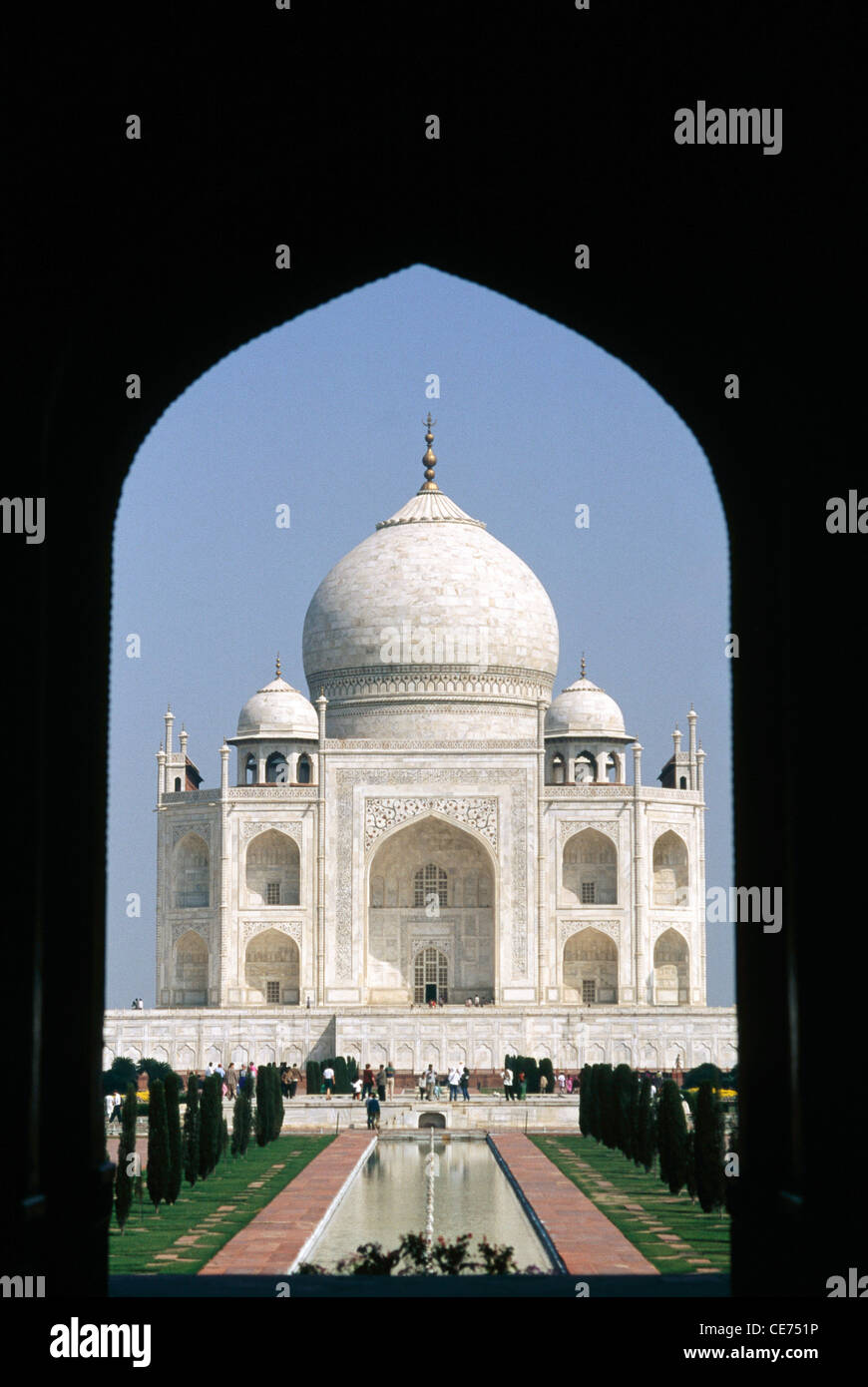Taj mahal through arch hi-res stock photography and images - Alamy