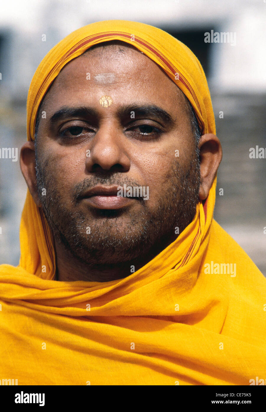 Hindu priest in traditional clothing hi-res stock photography and ...