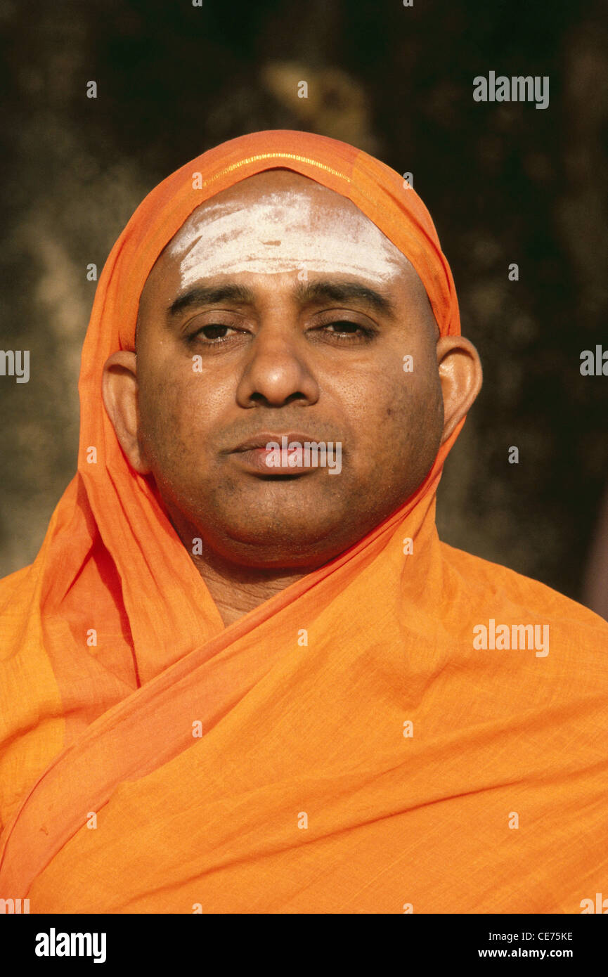 RVA 83079 : indian hindu sanyasi priest face portrait in saffron robe ...