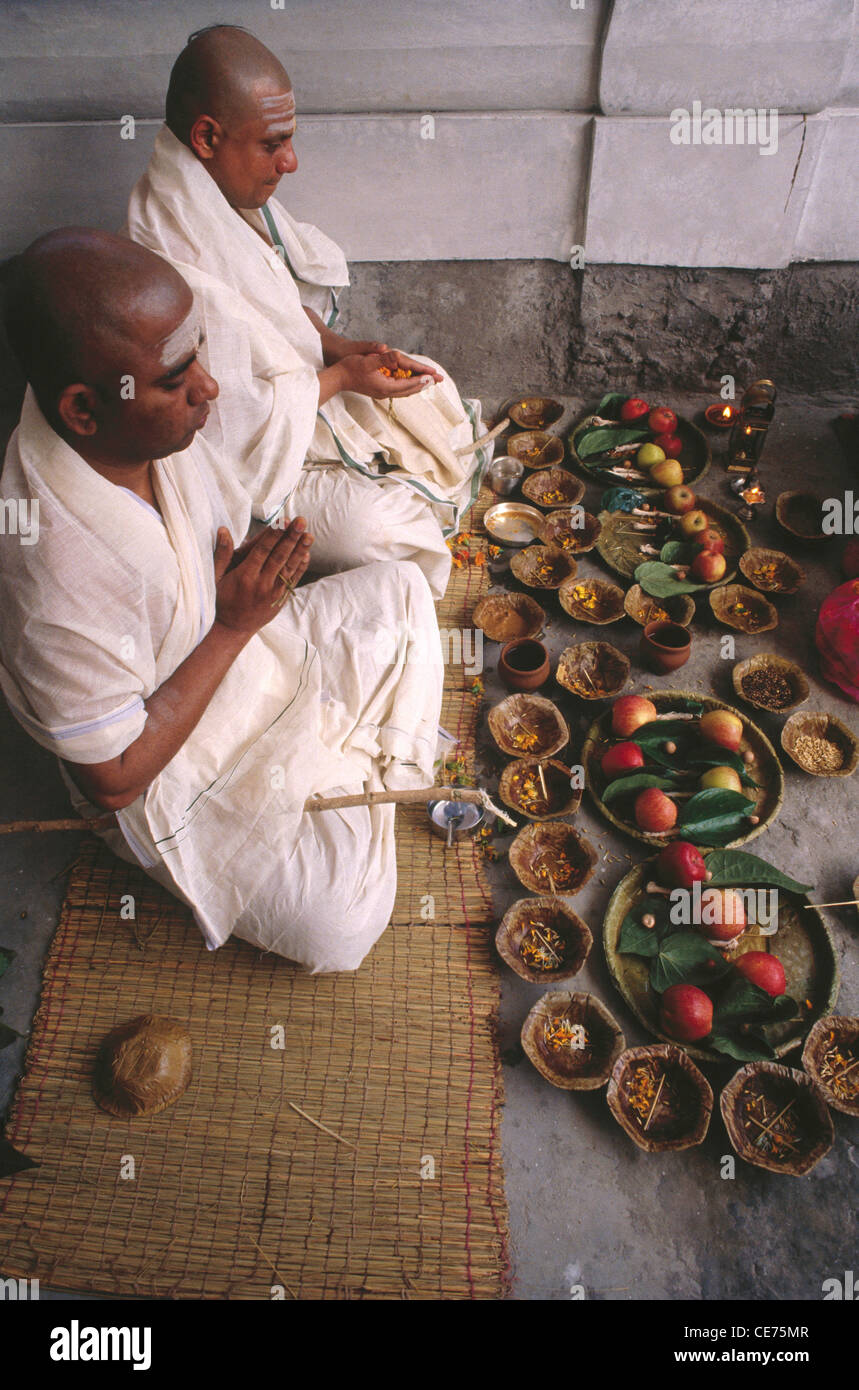 Sanyasi hi-res stock photography and images - Alamy