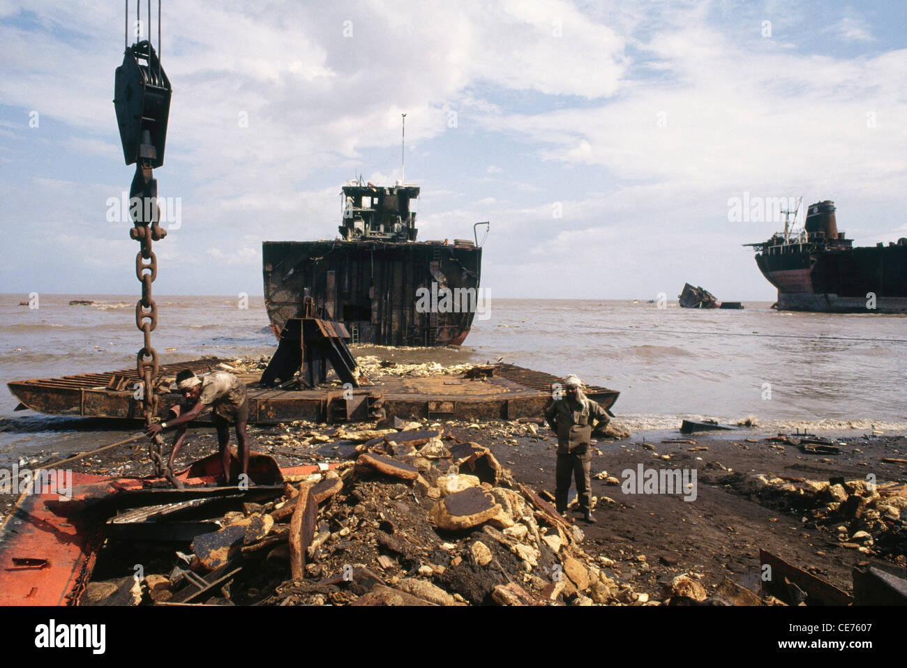 Indian workers alang ship gujarat hi-res stock photography and images - Alamy
