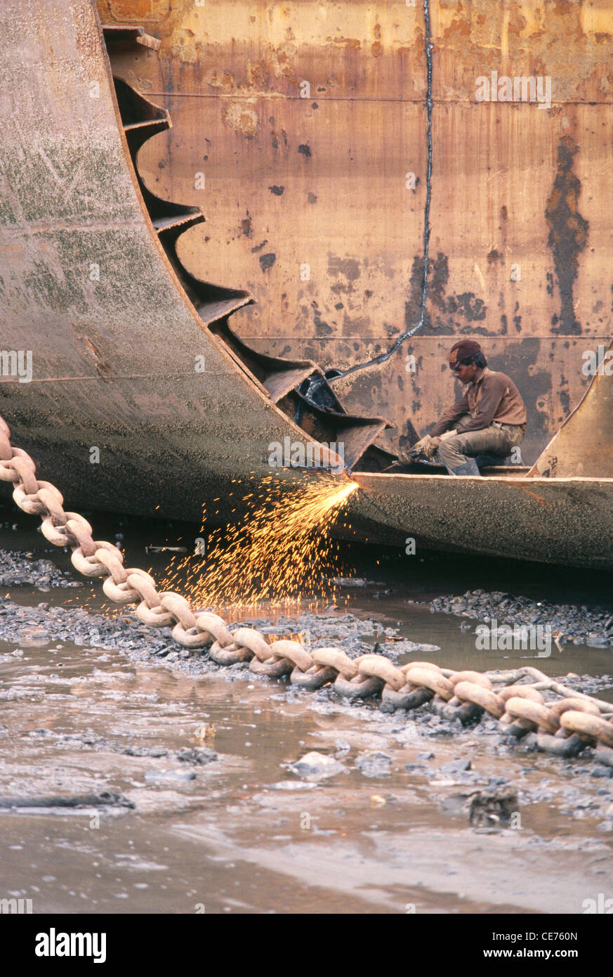 indian man gas cutting steel plate in alang ship breaking yard gujarat india Stock Photo - Alamy