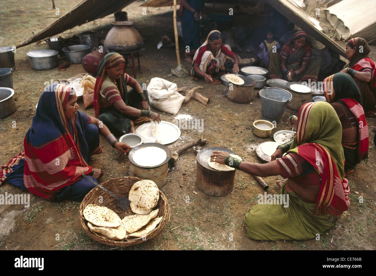 Indian woman cooking making roti hi-res stock photography and images ...