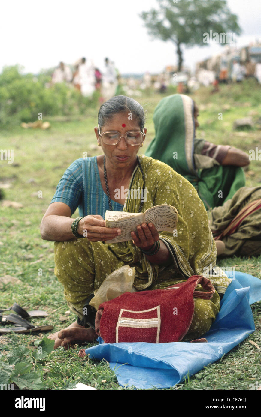 Indian old woman reading book hi-res stock photography and images - Alamy