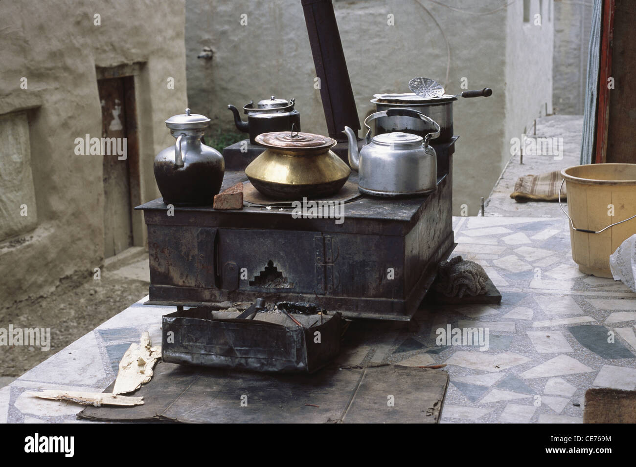 Cooking vessels hi-res stock photography and images - Alamy