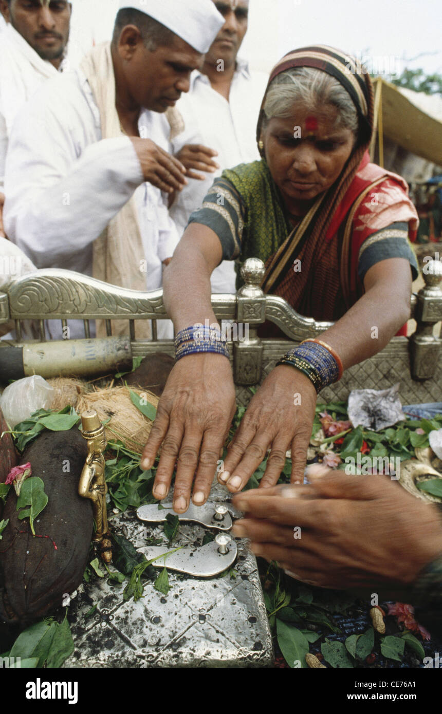 Silver palanquin hi-res stock photography and images - Alamy