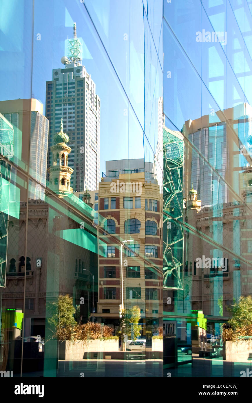 Reflections in glass buildings hi-res stock photography and images - Alamy