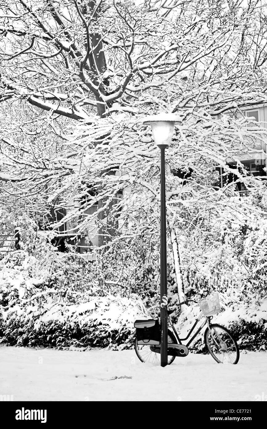 Lamp post snow hi-res stock photography and images - Alamy